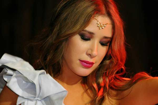 تعرف على شبيهة نانسي عجرم